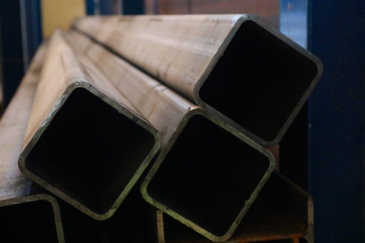 Šivne cevi iz toplovaljanega črnega traku