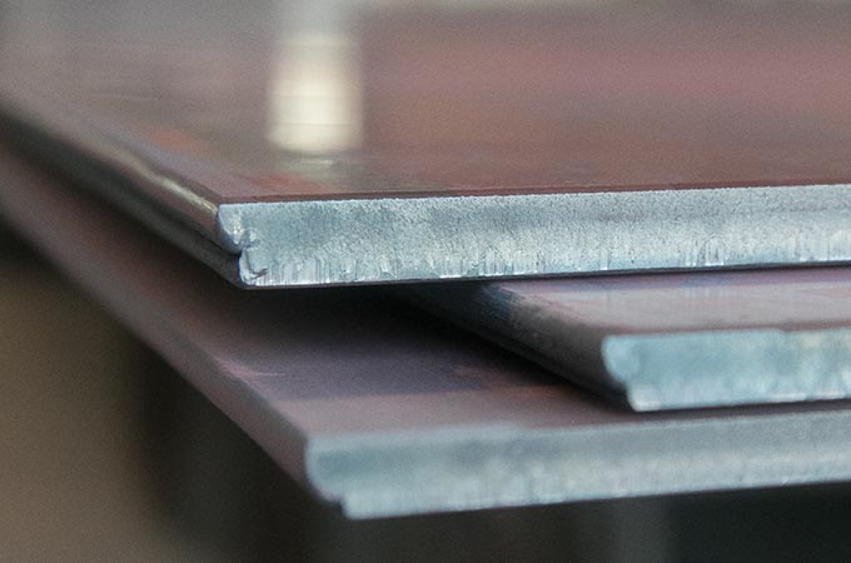 Microalloyeded cold-rolled steel for cold forming