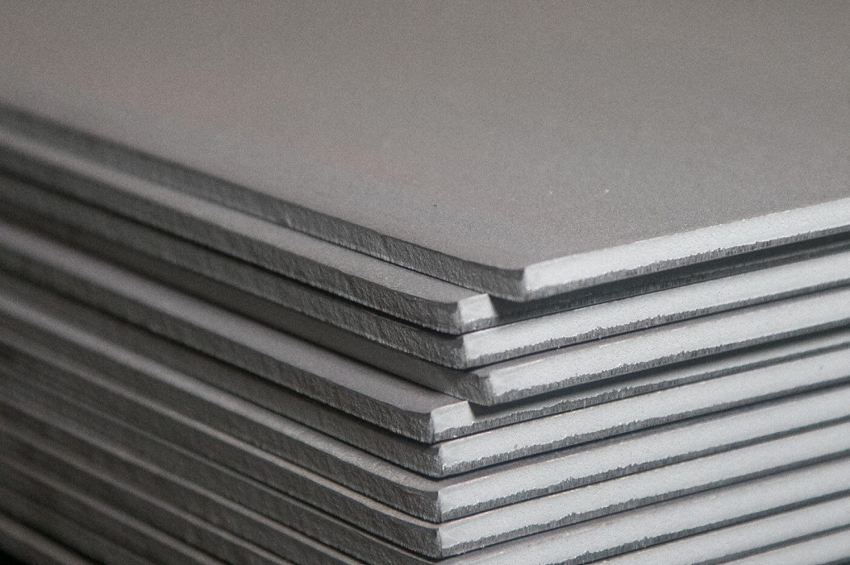 Hot-rolled heavy steel sheet